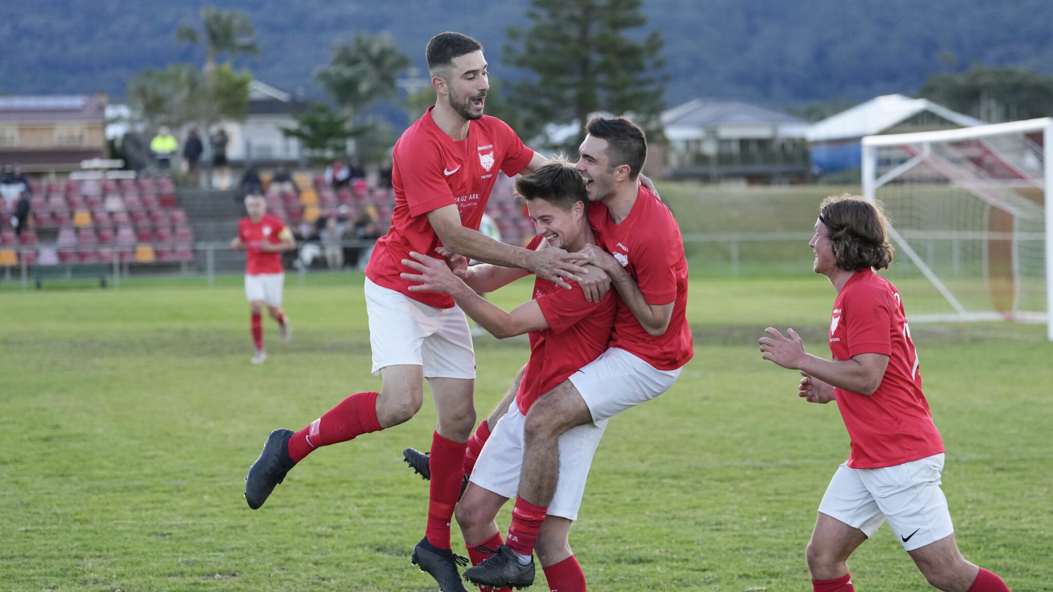 FOXES DEFEAT BREAKERS FOR DECIDER SPOT - Football South Coast